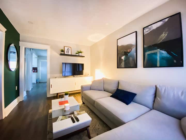 Cozy 2br Antique District Bungalow | With Parking - Hamilton, ON, Canada