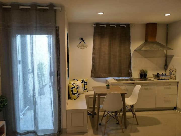 Sunny 2 Bedroom Apt @The Old City /Sunday Market - Chiang Mai