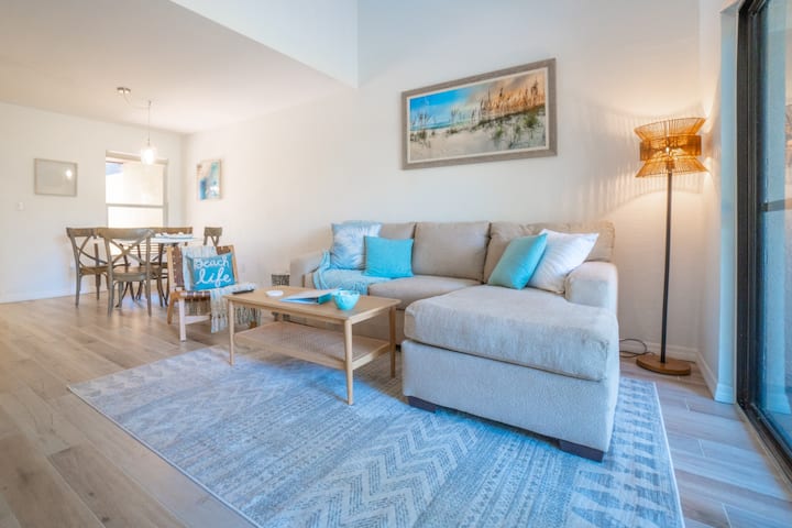 Ocean Breeze Retreat - Vilano Beach, FL