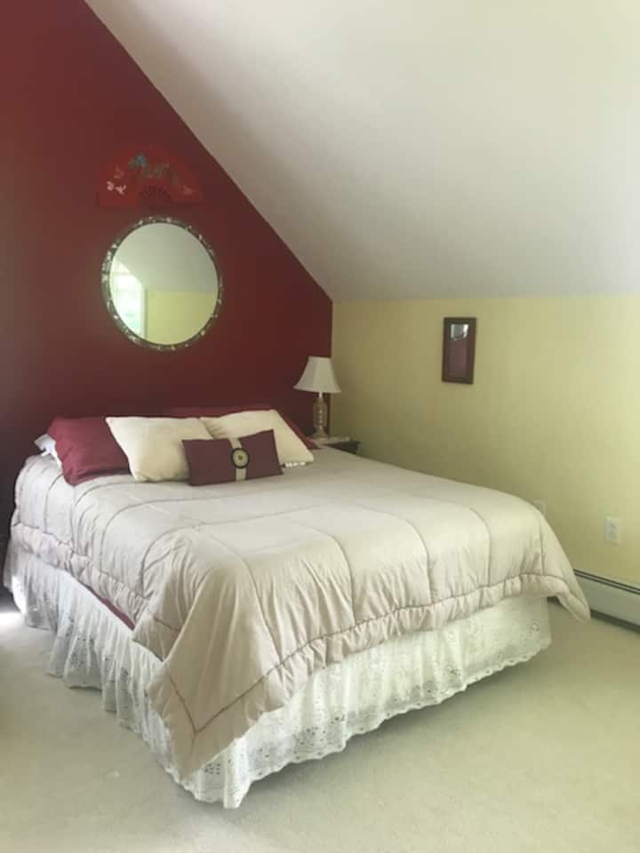 Spacious Room In Williamstown - North Adams, MA
