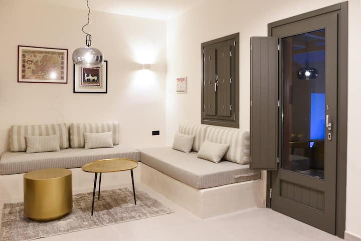 Deluxe Couple Suite With Jet Tub - Santorini