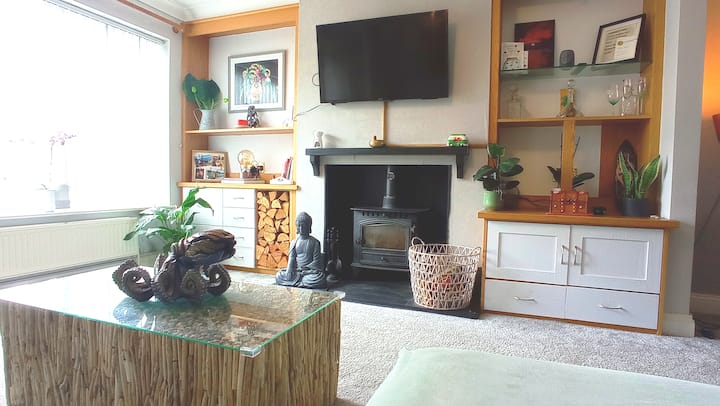 Cozy Two-bedroom Home With Indoor Fireplace&garden - Llandudno