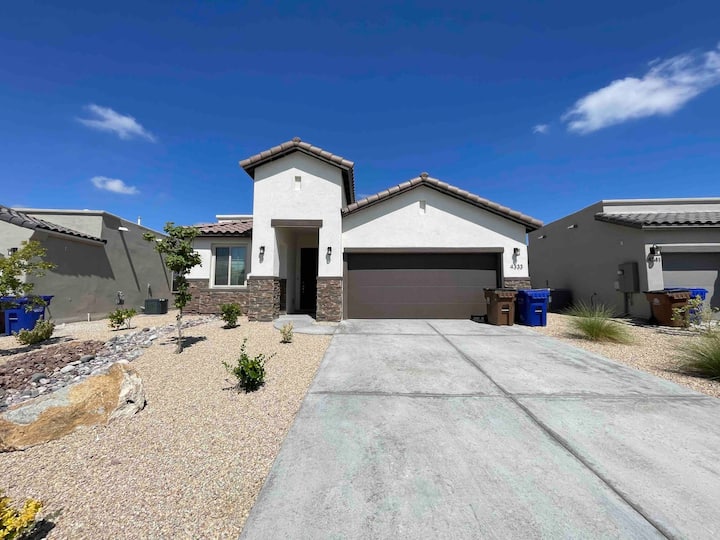 Newly Built Spacious Modern Home Las Cruces, Nm - Las Cruces, NM