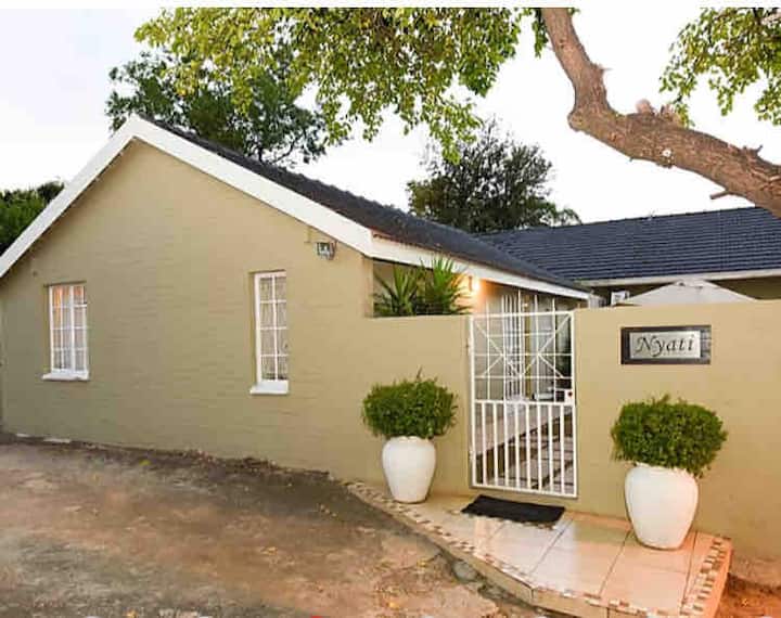 2-bedroom, Private Patio W/back Up Power & Water - Sandton