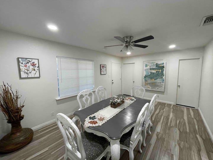 Fun Modern Home: Games + Projectors, 5min Fremont - Las Vegas, NV