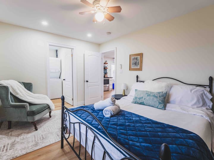 Luxury Falls Lookout. 2 Bed Apt, Sleeps 6, Parking - Niagara Falls