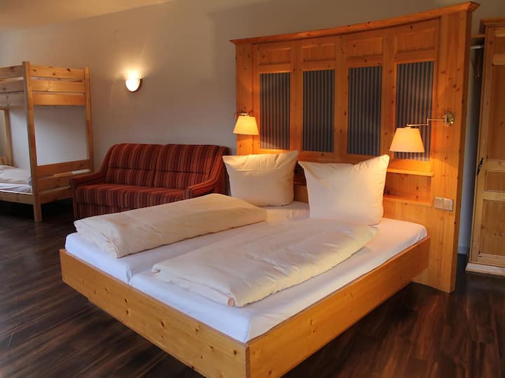Action-forest Active Hotel - Garni, (Titisee-neustadt), Vierbettzimmer Mit Dusche/wc - Titisee-Neustadt