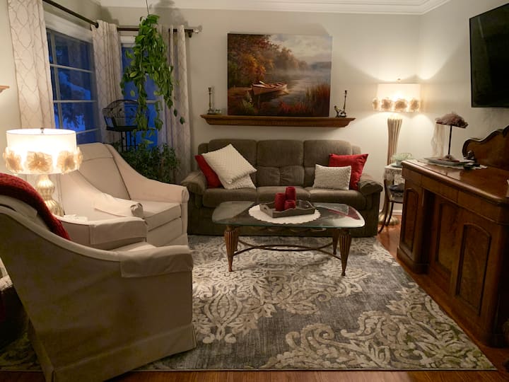 Cute , Clean And Convenient !
Safe Neighborhood - Great Falls