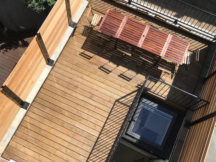 Huge South Facing Roof Terrace. Camden. Brand New. - Caledon, ON, Canada