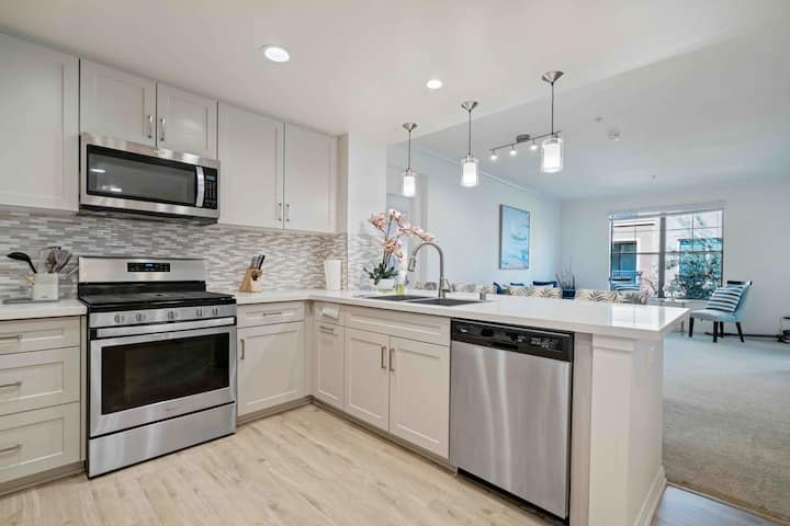 Near Irvine Spectrum/2 Bedroom/2 Bathroom/apt/pool - Irvine, CA