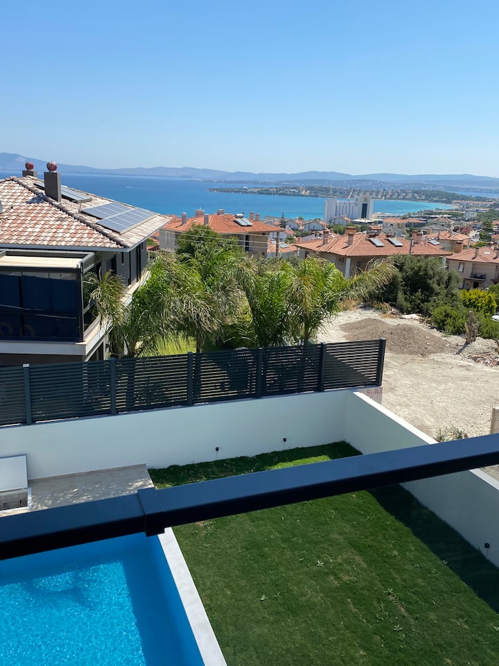 ÇEşmede Havuzlu Deniz Manzaralı Villa - Чешме