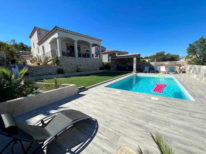 Villa Contemporaine Avec Piscine - Nîmes