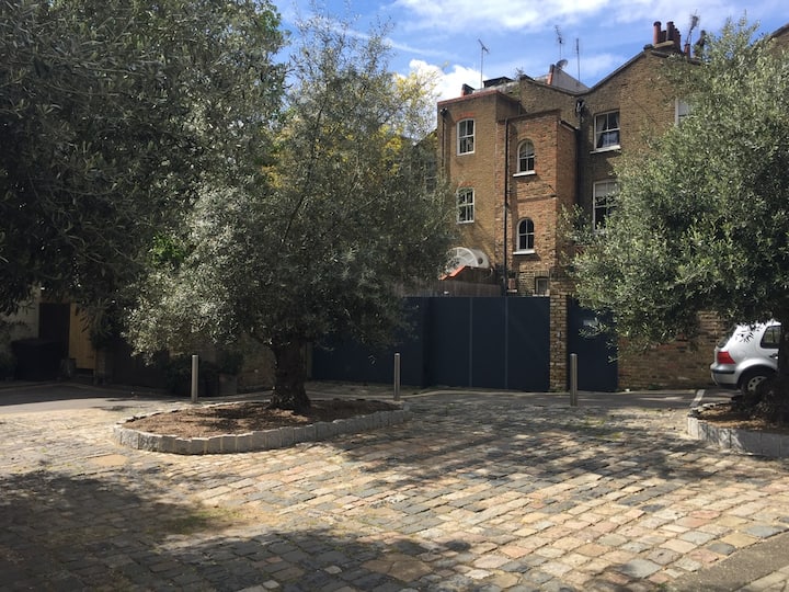 3 Bedroom, In Chelsea, London - Design & Culture - London