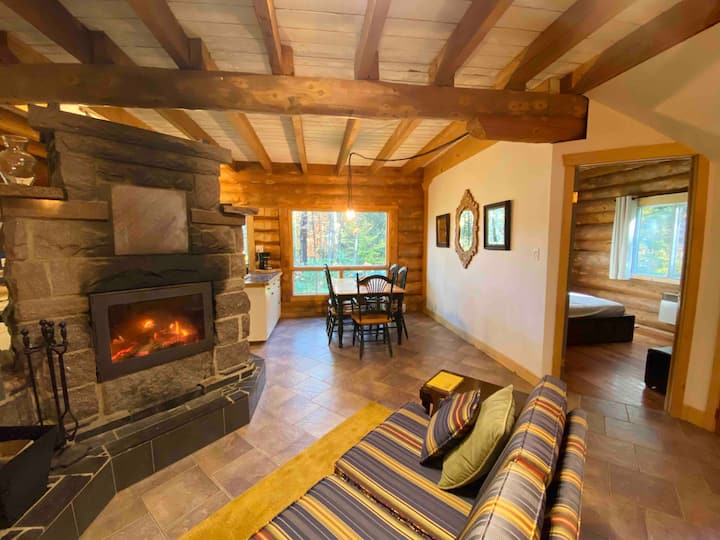 Beautiful Log House With Big Veranda In The Forest - Mont-Tremblant