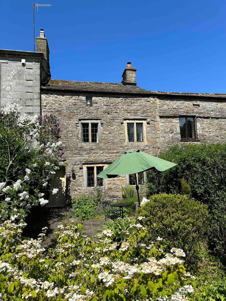 Hawes .16 Th C Elizabethan Enchanting Cottage. - Hawes