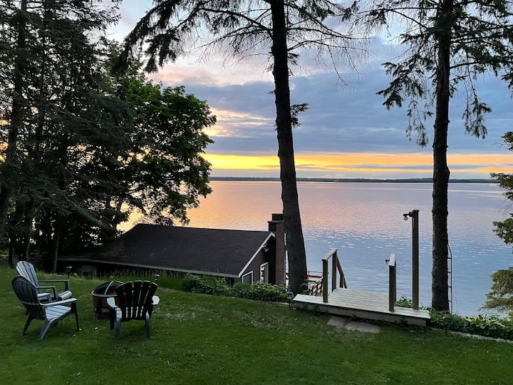 Tropical Waterfront Cabin With Incredible Views - Greater Napanee