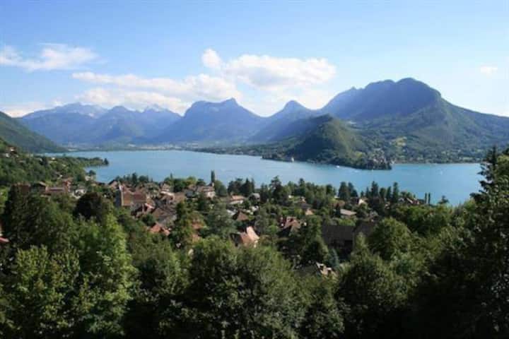 Apartment With Private Garden And Awakening View Overlooking The Bay Of Talloires - Doussard