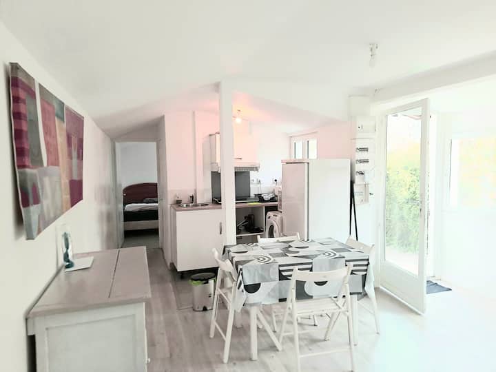 Maisonnette Très Calme Au Fond Du Jardin - Lieusaint