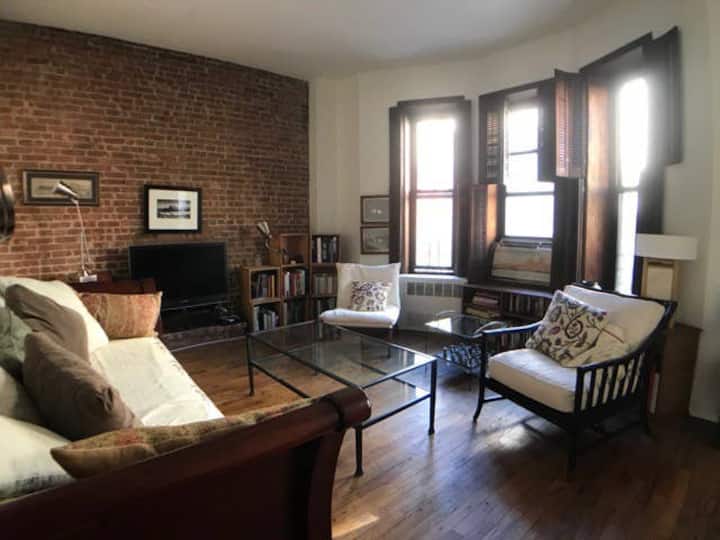 Sunny & Quiet 1 Br Near Park, Subway Crosstown Bus - Astoria - Queens NY