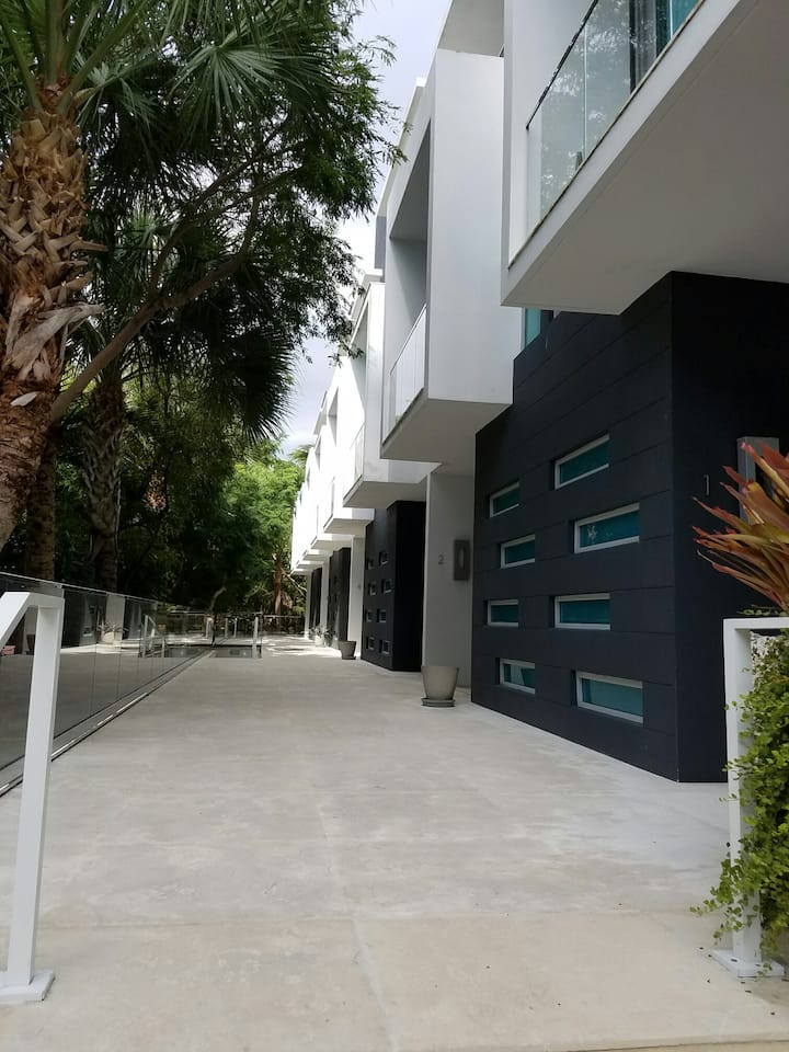 5 Star Townhouse On 2110 Brickell Avenue (#2) - Miami, FL