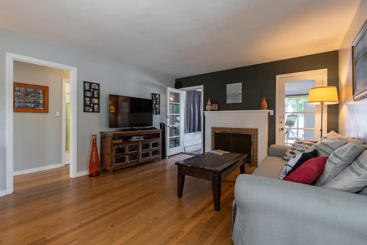 Charming East Sac Cottage—cozy, Relaxing, Family - Sacramento, CA