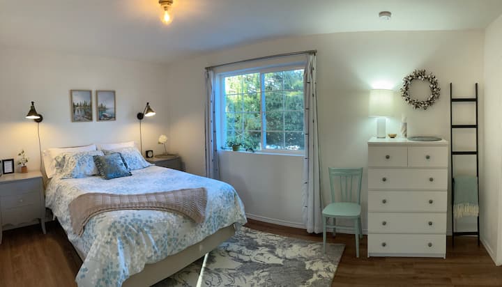 The Bicycle Apartment - Includes Free Bike Use - Everett, WA