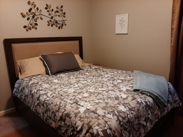 Upper Level Suite At Somersbe Place - Bloomington, IN