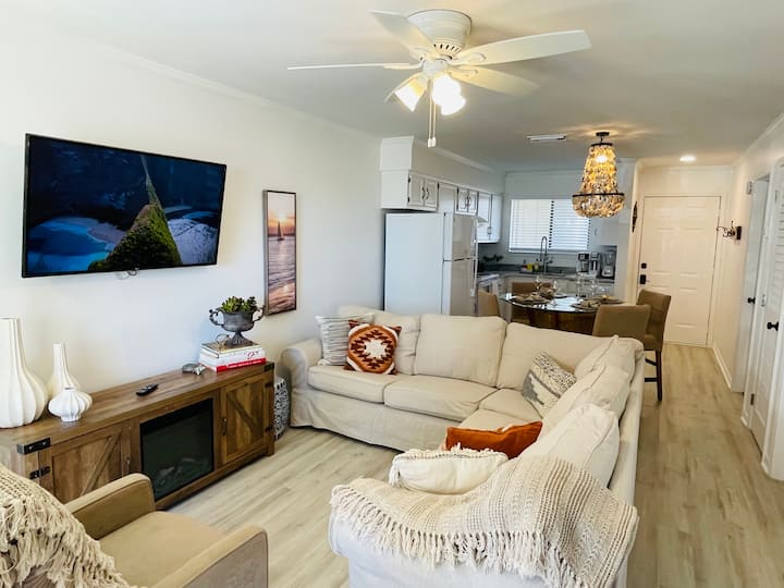 Lovely 2 Bedroom Condo With A Beach View ! - Gulf Shores, AL