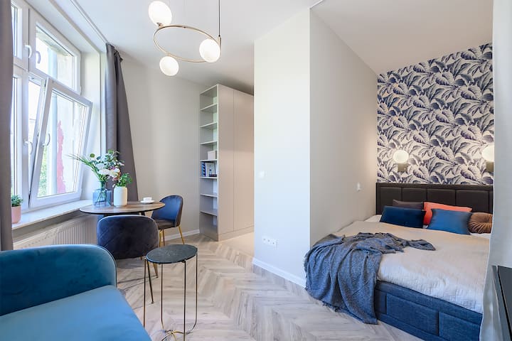 New! Classy Studio With Bathtube, Central Location - ウッチ