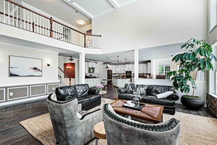 Falling Creek - Rm #1 (Presidential Suite) - Stafford, VA