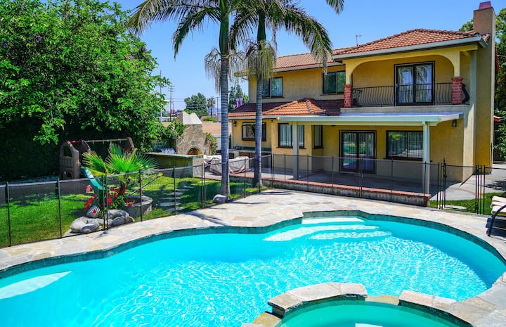 Gorgeous Villa With Private Heated Pool - Los Angeles, CA