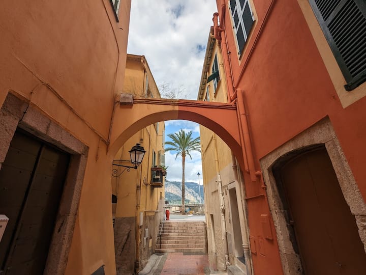 "La Luciole", Vieux Menton - Plage Rondelli (Menton)