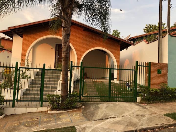 Casa Na Cidade, Perto Do Parque Aquático Com Wifi - Águas de São Pedro