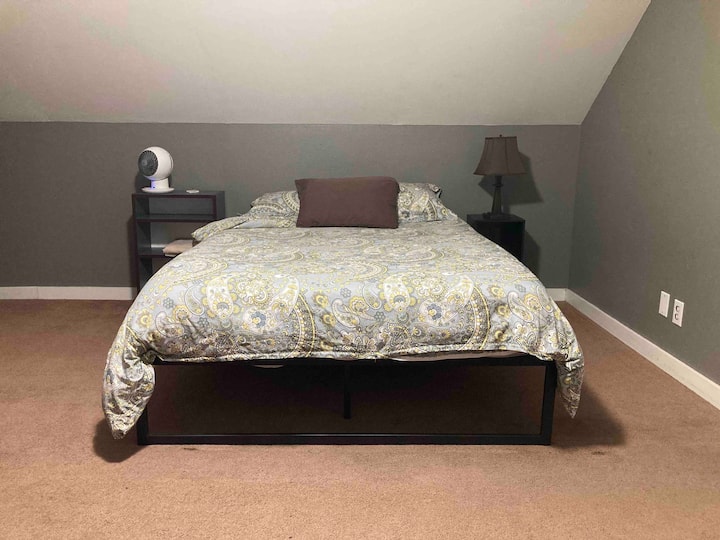 Orange Room In Family Home Near Downtown, Arena - Spokane, WA