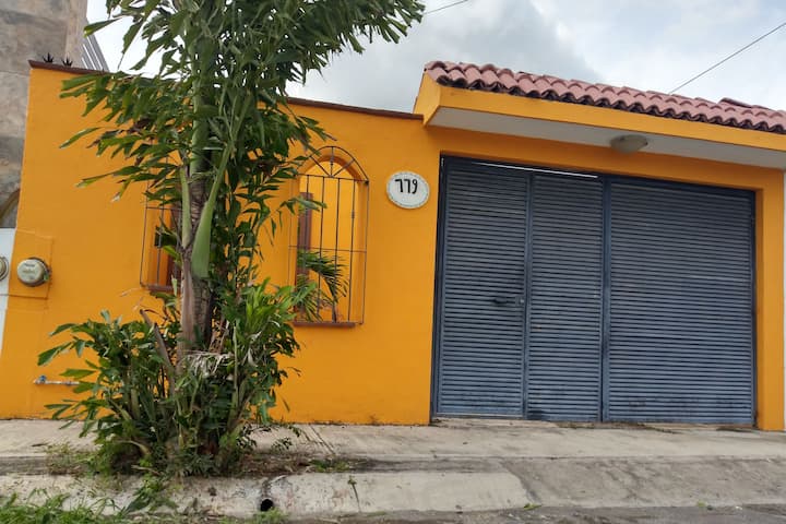 Casa Francisca. Aire Acondicionado. Dos Recámaras. - Colima