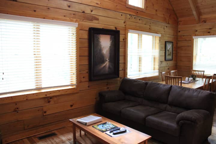 Deluxe Iron Ring Cabin In The Woods - Summersville, WV