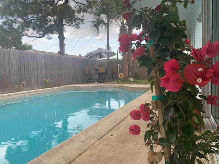 Merritt Island Oasis! Pool, Gym, Sauna, Kayaking - Florida