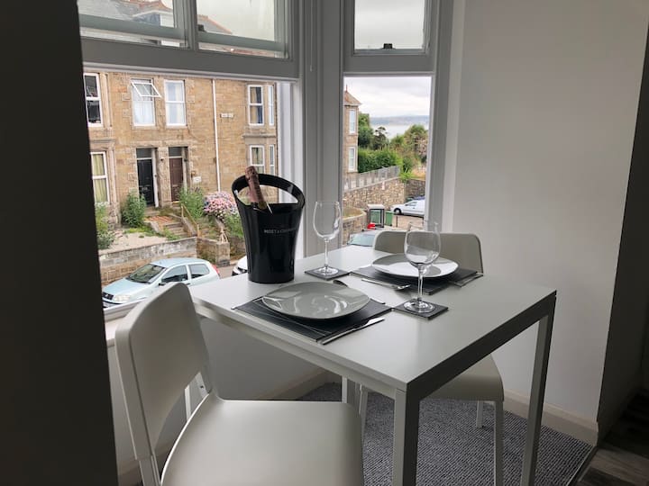 Newly Renovated Modern Studio Apartment - Newlyn
