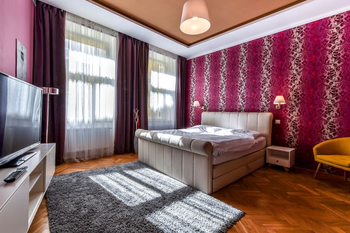 Deluxe 2-bedroom Apartment, Stunning Location! - Prague