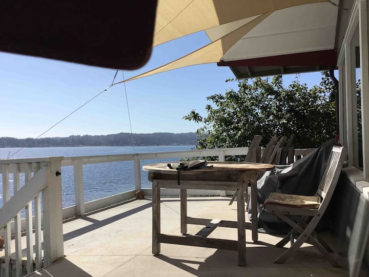 Puget Sound 2br Waterfront Home With Private Beach - Silverdale, WA