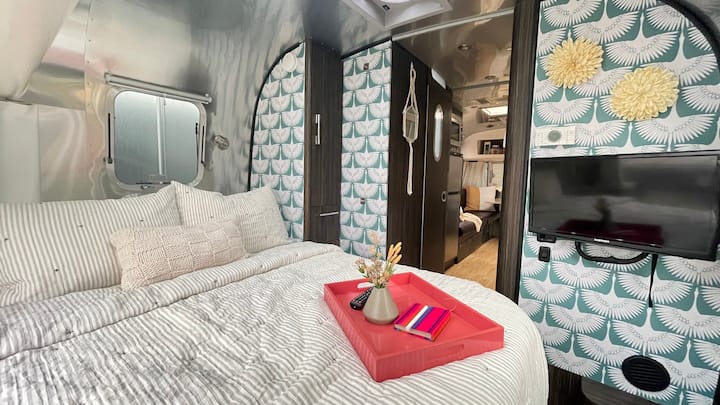 Sleek Airstream Retreat W/ Fire Pit & Free Parking - Austin, TX
