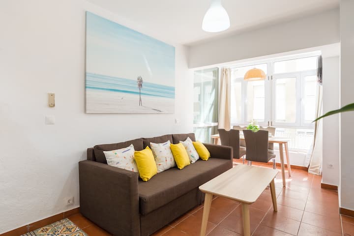 Bright Beachfront 1-bedroom Apt/walk To Old Town - Provincia de Málaga, España
