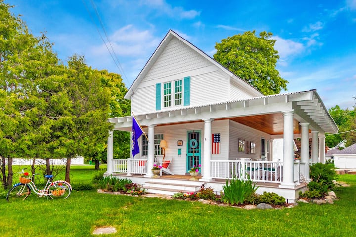 Charming In-town Cottage-4th Of July Just Opened! - Harbor Springs, MI
