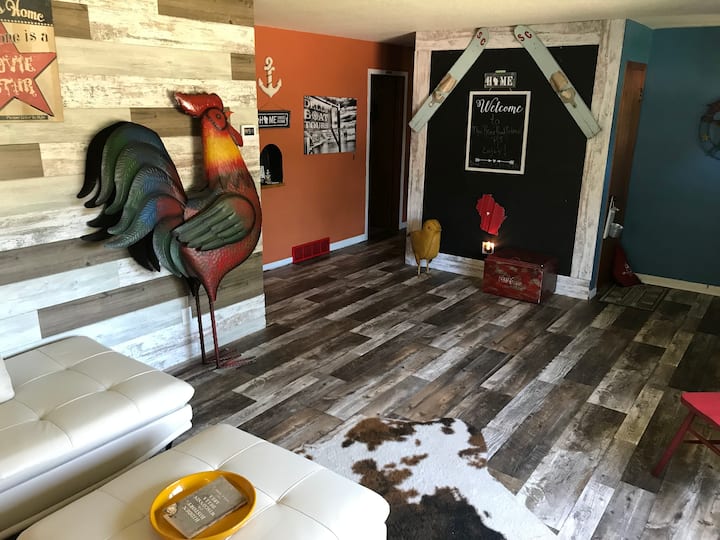 River Road Retreat: Vacation With A Great Location - Wisconsin Dells, WI