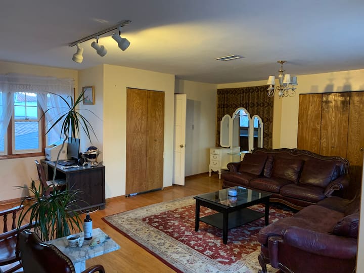 Ocean View 80’s Era  Beach Duplex. Location!!! - Long Beach, CA