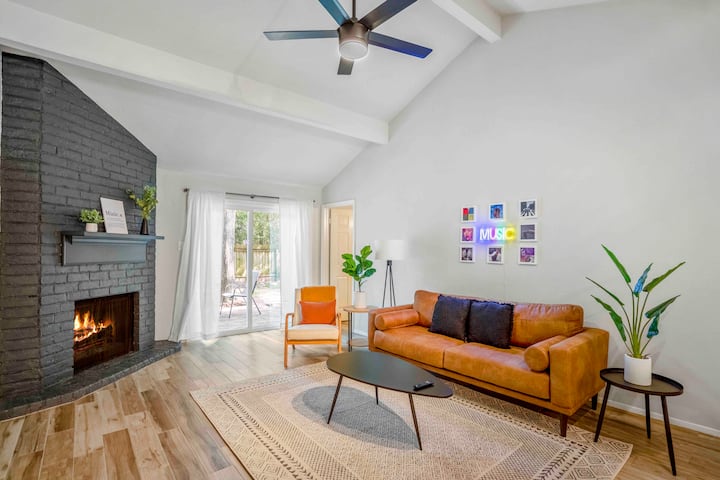 Music Inspired Modern Stay In The Woodlands - The Woodlands, TX