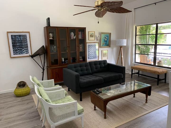 The Perfect Bungalow By The Beach! - Englewood, FL