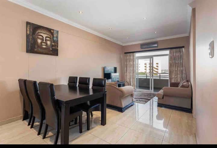 Upmarket Umhlanga Apartment With Backup Power - Umhlanga