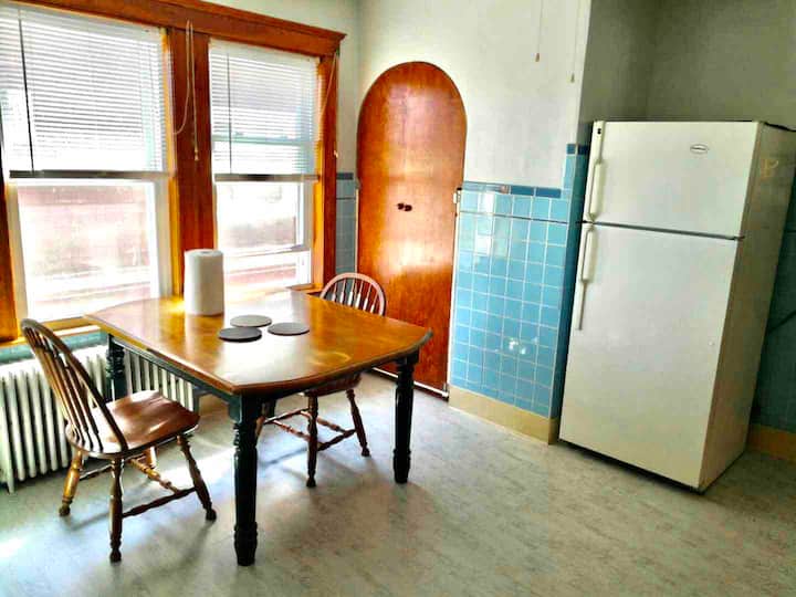 Spacious Room With Private Living Room Near T - Boston, MA