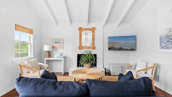Ditch Plains Retreat - Walk To The Beach! - Montauk, NY